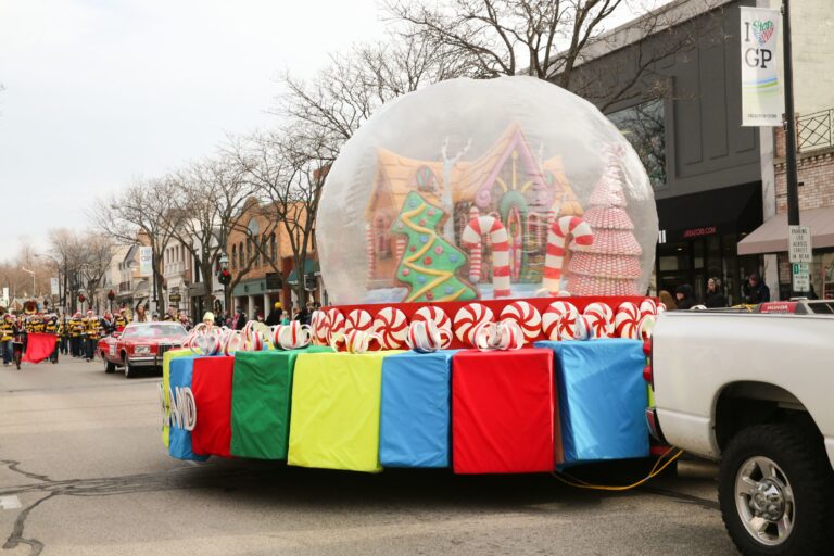 20 Genius Christmas Float Ideas - Nikki's Plate