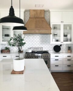 40 Farmhouse Range Hood Ideas to Create the Perfect Kitchen