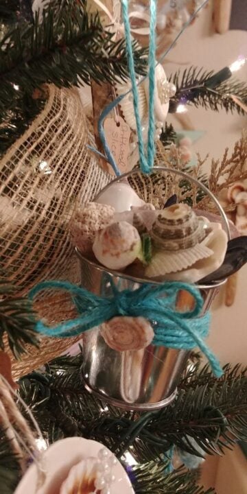 30 Pretty Beach Themed Christmas Ornaments - Nikki's Plate