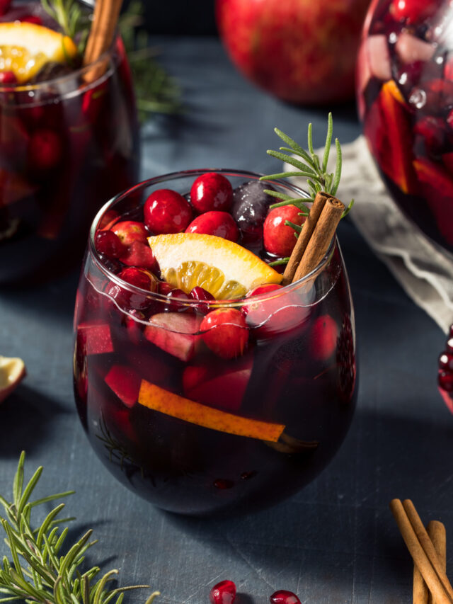 RED CHRISTMAS SANGRIA RECIPE - Nikki's Plate