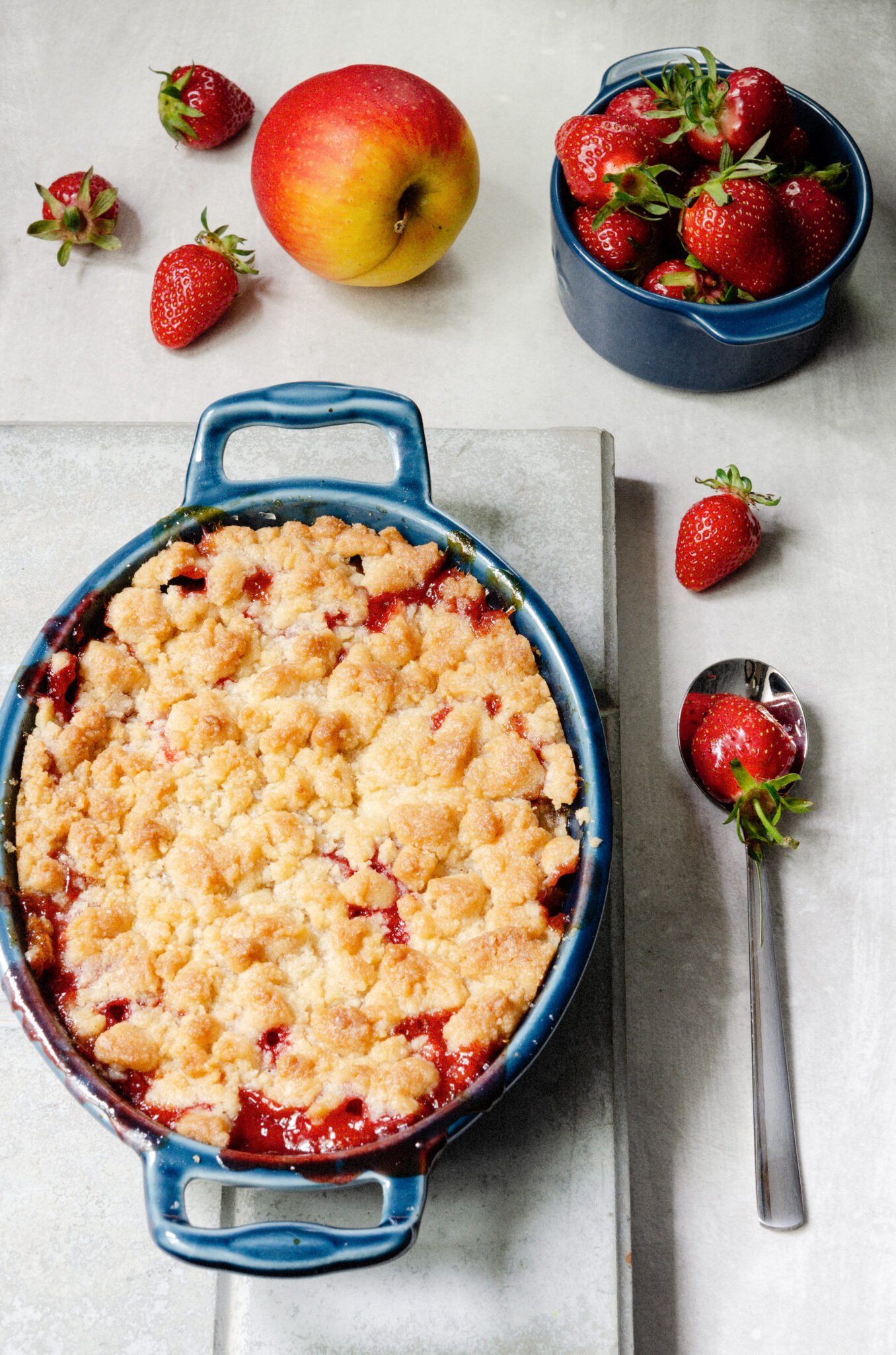 Easy Apple Strawberry Crumble Recipe - Nikki's Plate