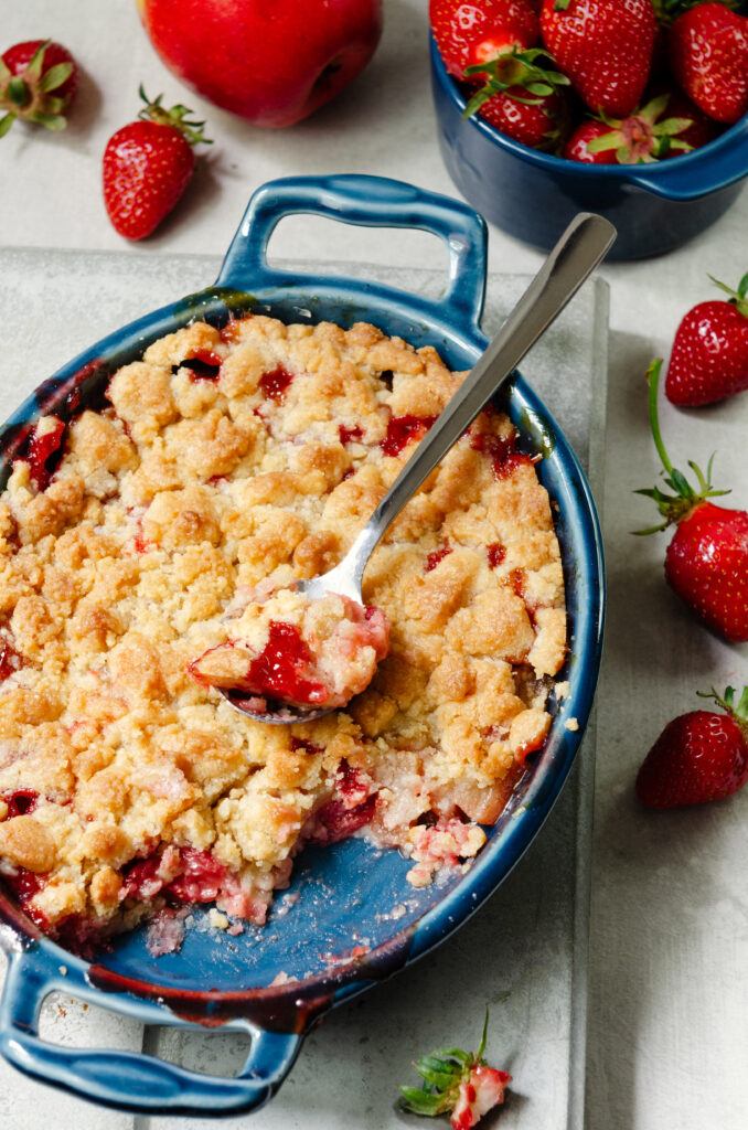 Easy Apple Strawberry Crumble Recipe - Nikki's Plate