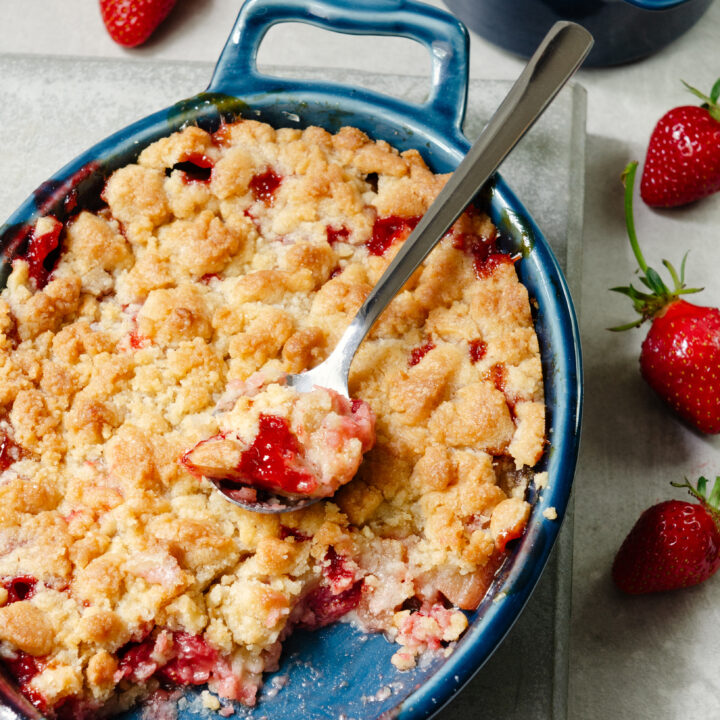 Easy Apple Strawberry Crumble Recipe - Nikki's Plate