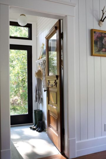 15 Modern Farmhouse Baseboard Trim Ideas - Nikki's Plate