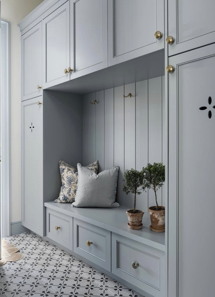 30 Mudroom Bench Ideas for a Cozy and Organized Home