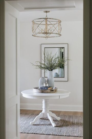 25 Stunning Round Entry Table Ideas for a Welcoming Foyer