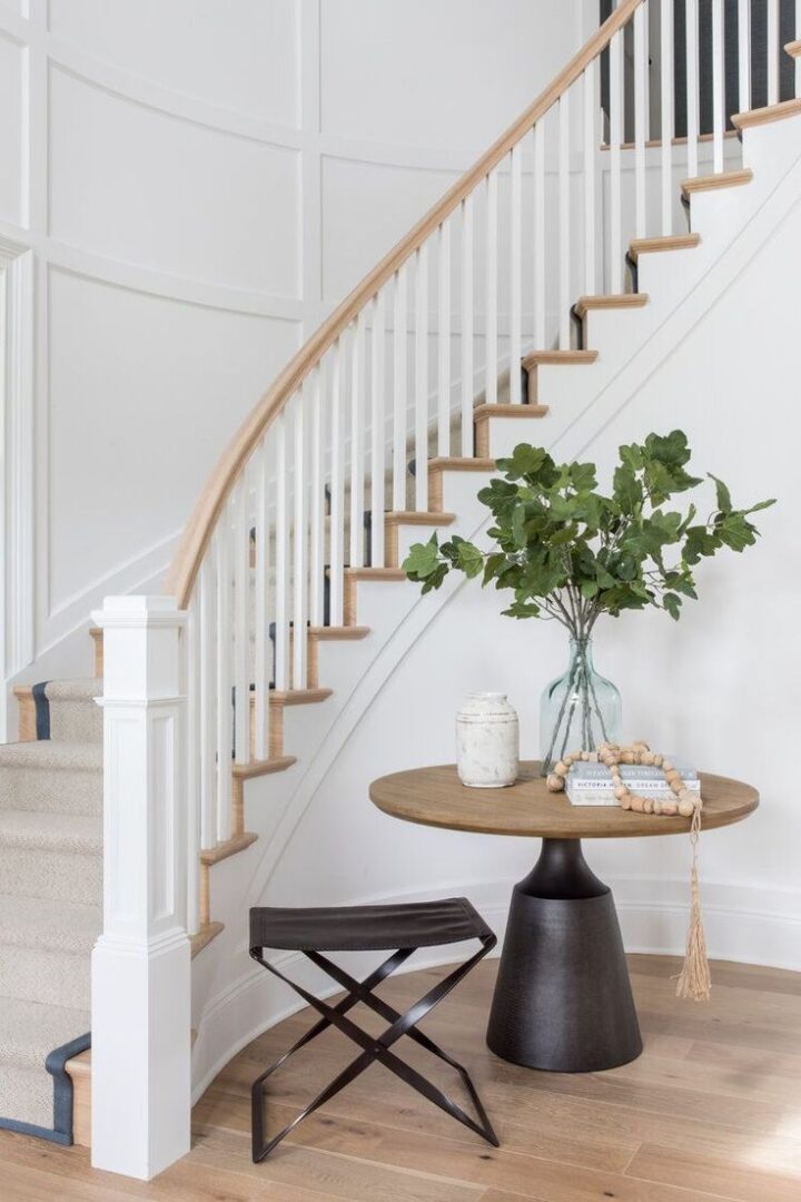 25 Stunning Round Entry Table Ideas for a Welcoming Foyer