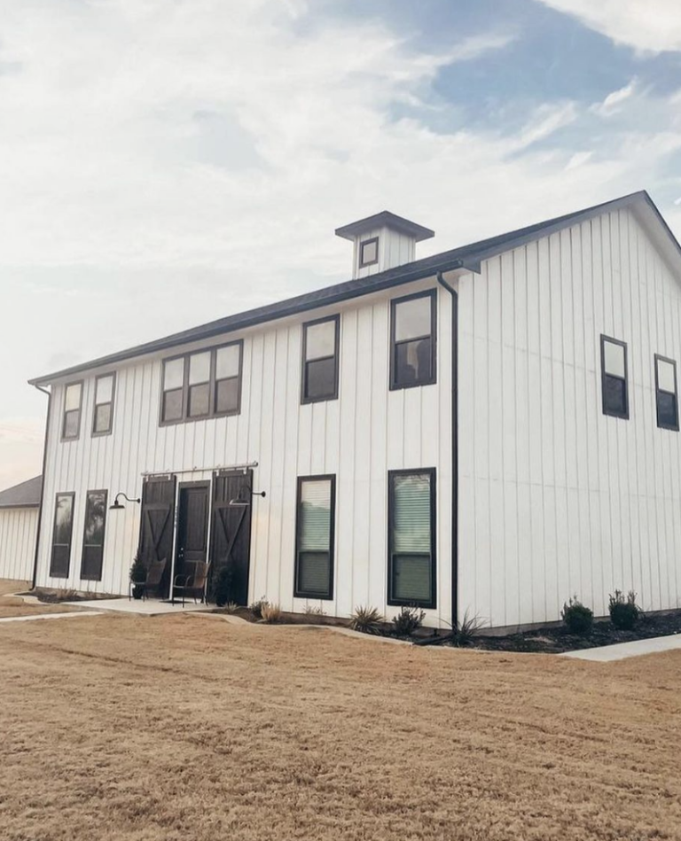 15 Stunning White Barndominium Ideas for Modern Farmhouse Lovers ...