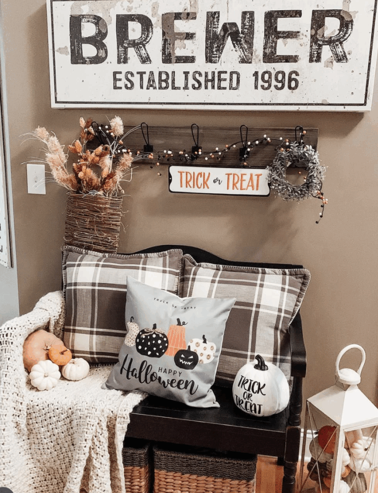 25 Farmhouse Halloween Decor Ideas for a Cozy & Spooky Home