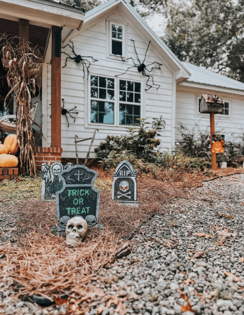 25 Farmhouse Halloween Decor Ideas for a Cozy & Spooky Home