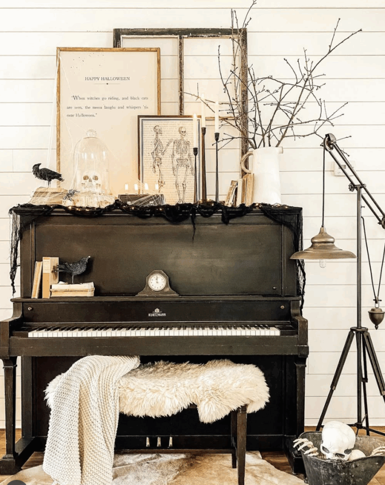 25 Farmhouse Halloween Decor Ideas for a Cozy & Spooky Home