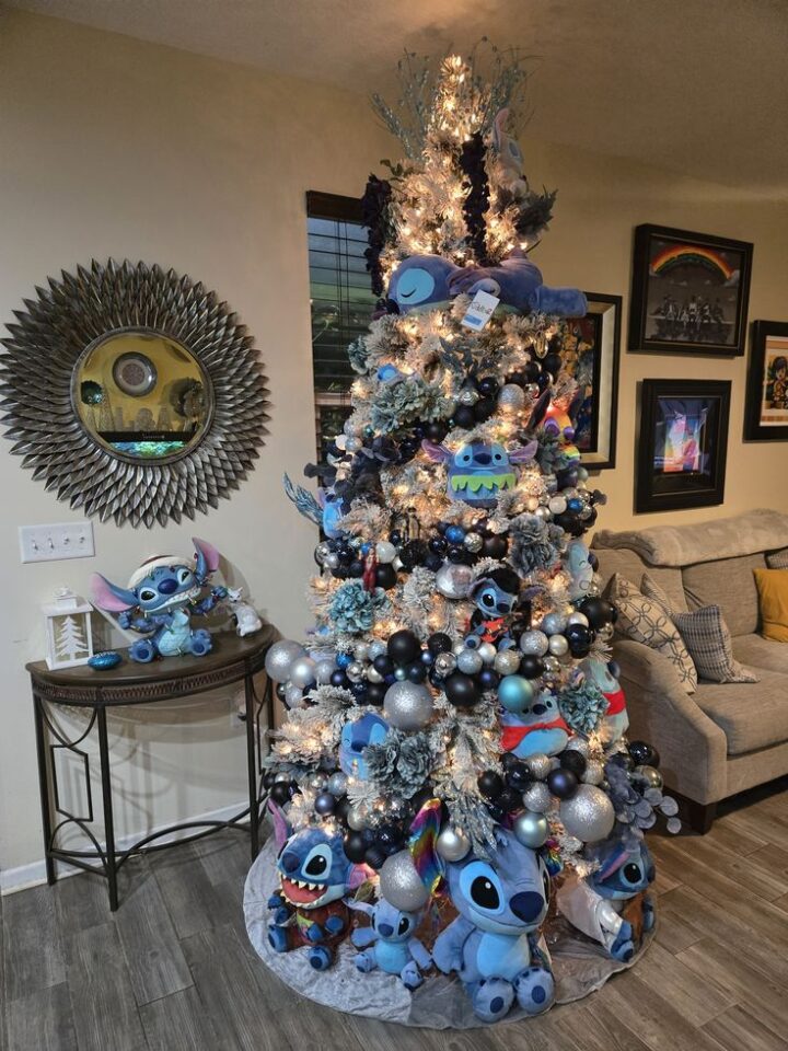 20 Lilo & Stitch Christmas Decor Ideas for a Fun Disney Holiday