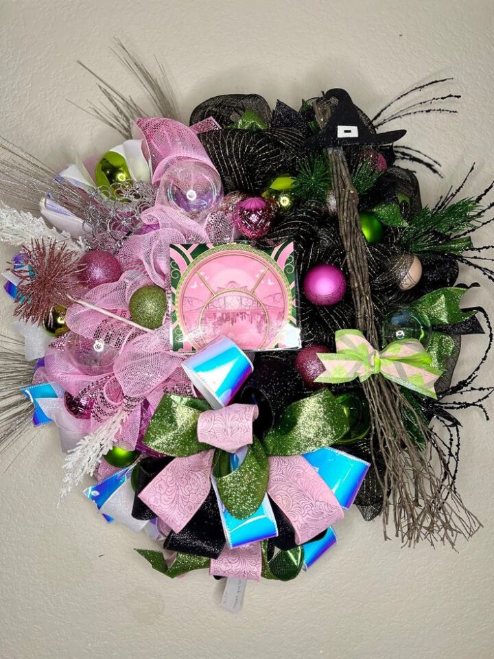 25 Wicked Christmas Decor Ideas That Are Totally Spellbinding